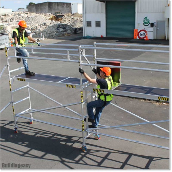 This scaffolding 5M wide, 3M high and 0.8M deep.