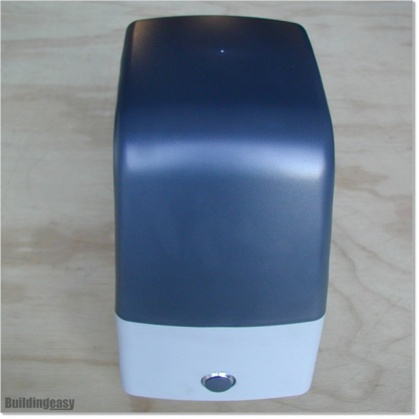 Pillar Mounted Double Swing Gate Opener Works With Main Power System.