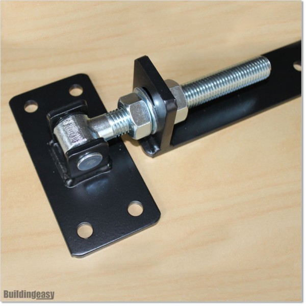 Truly little gap between the gate and post is possible with this hinge ...