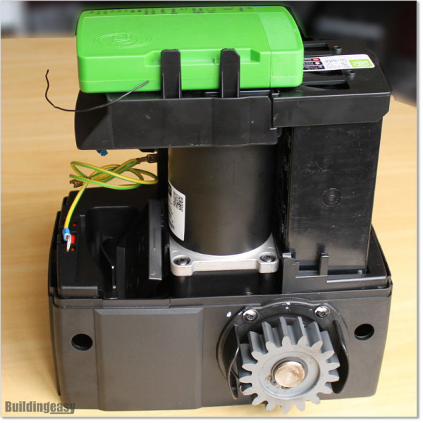 Centurion D5 Evo Smart solar powered sliding gate opener